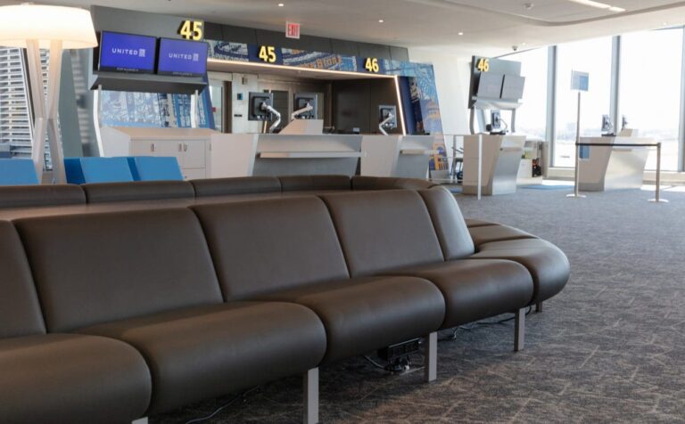 United Airlines Lands at LaGuardia Terminal B’s New Concourse | Vantage ...